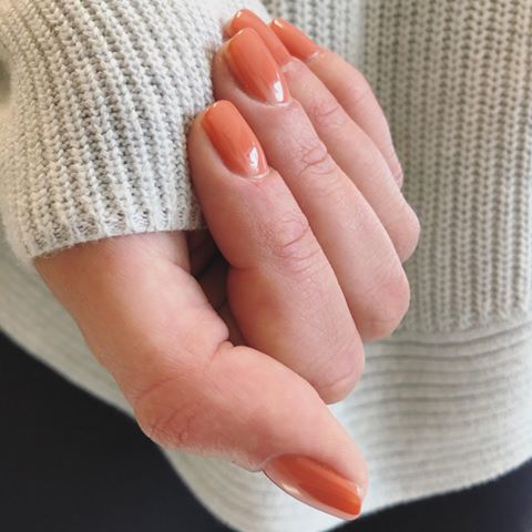 Shellac Spear לק ג'ל היפואלרגני בצבע כתום פסטלי כהה אטום | לק ג'ל ...