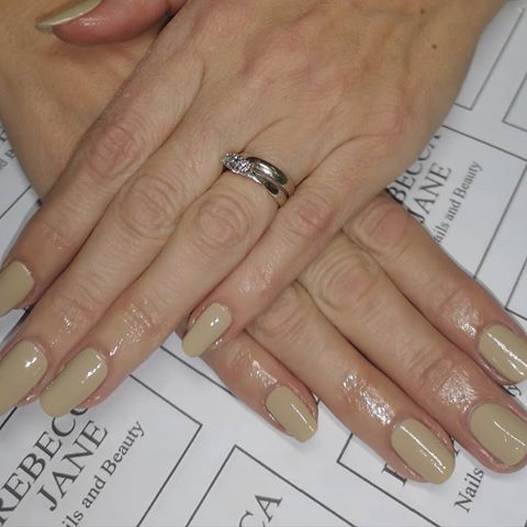 Shellac Brimstone לק ג'ל היפואלרגני בצבע בז'אטום | לק ג'ל היפואלרגני ...