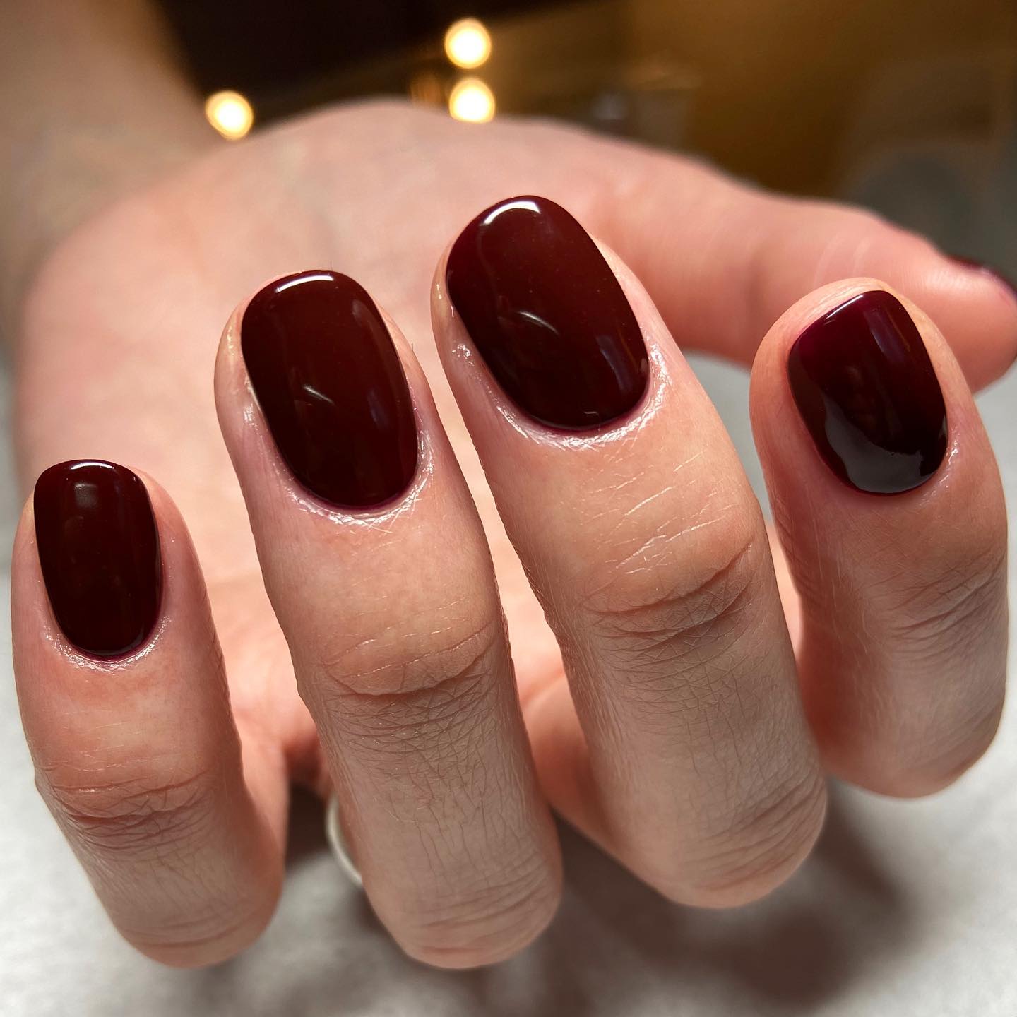 Shellac Berry Boudoir לק ג'ל היפואלרגני בצבע בורדו סגלגל כהה אטום | לק ...