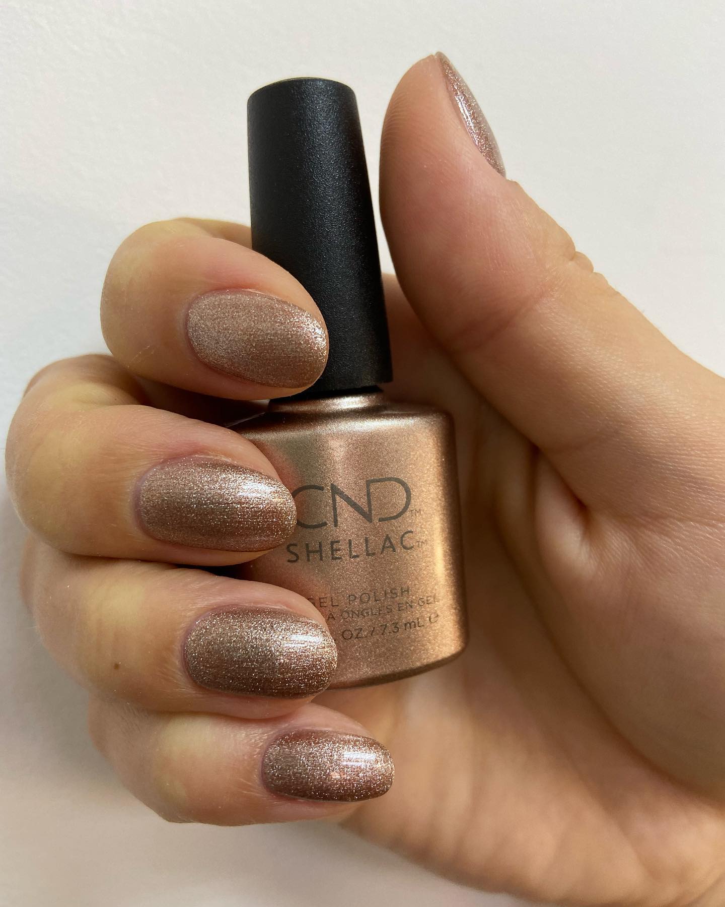 Shellac Bellini לק ג'ל היפואלרגני בצבע ברונזה שמפניה מטאלי אטום | לק ג ...