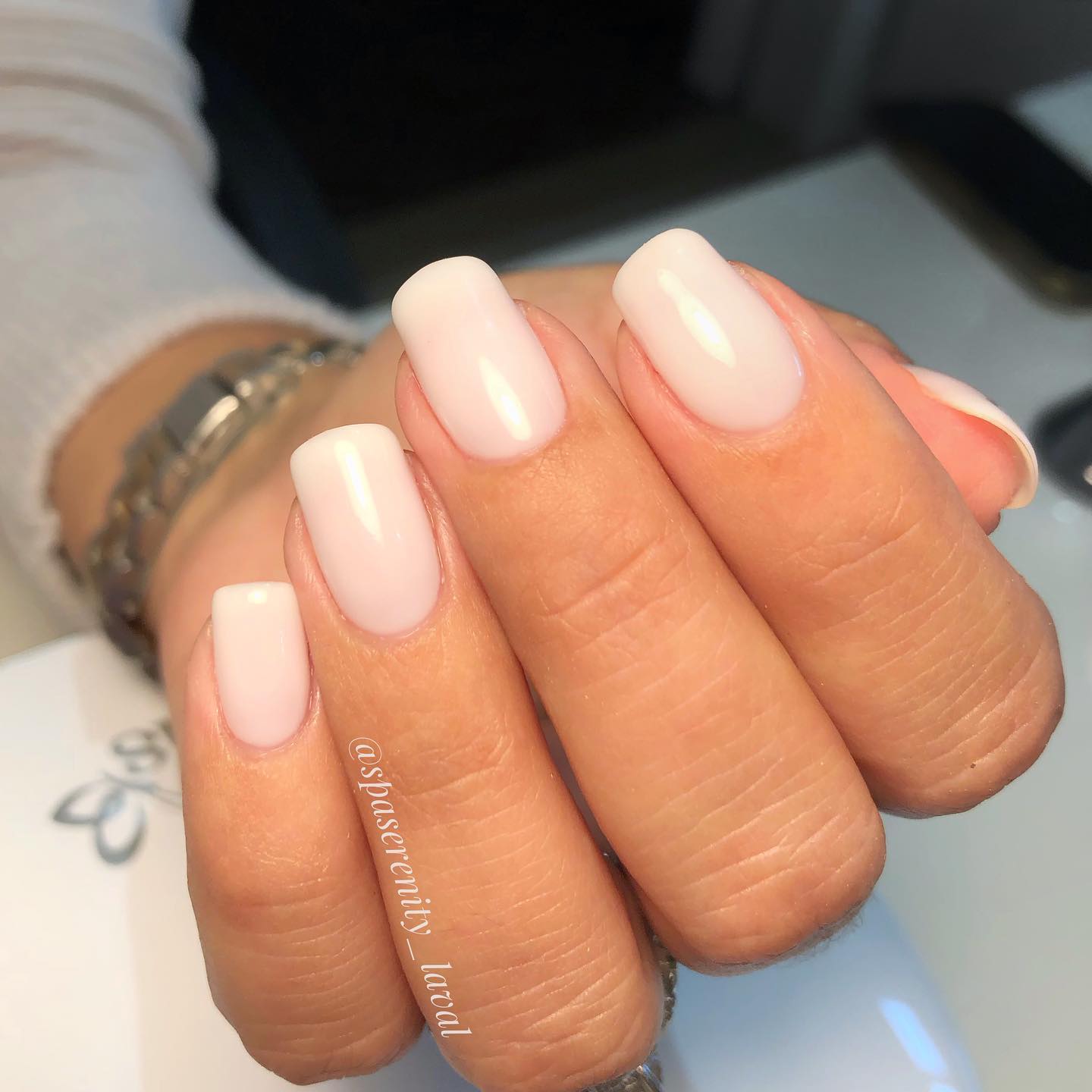 Shellac White wedding לק ג'ל היפואלרגני בצבע חלבי חצי שקוף | לק ג'ל ...