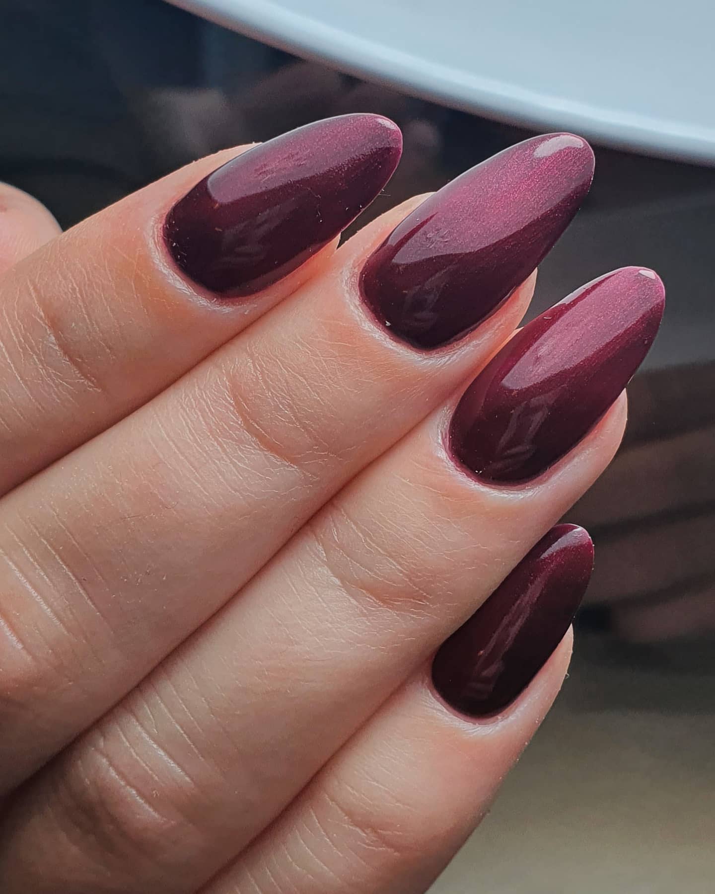 Shellac Spike לק ג'ל היפואלרגני בצבע בורדו כהה מטאלי אטום | לק ג'ל ...