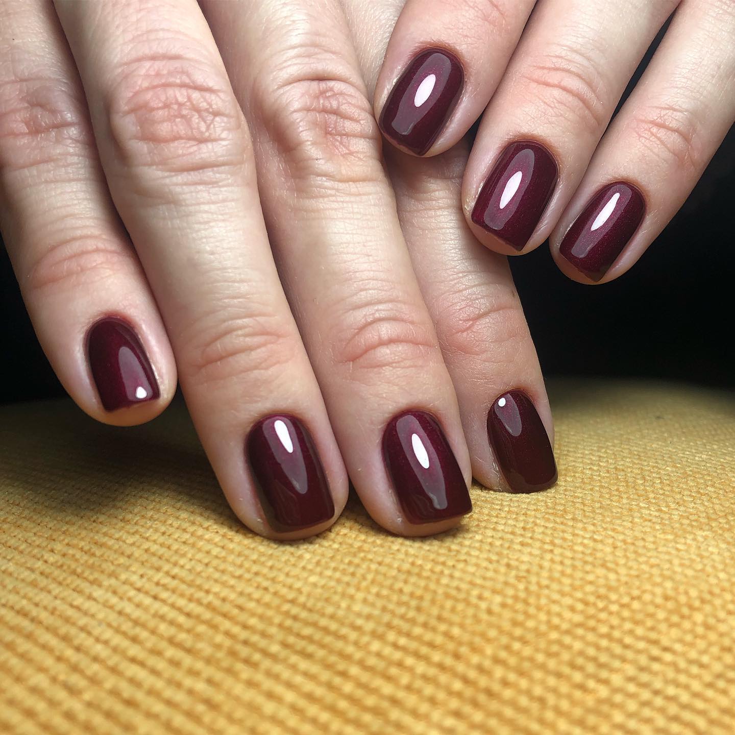 Shellac Spike לק ג'ל היפואלרגני בצבע בורדו כהה מטאלי אטום | לק ג'ל ...