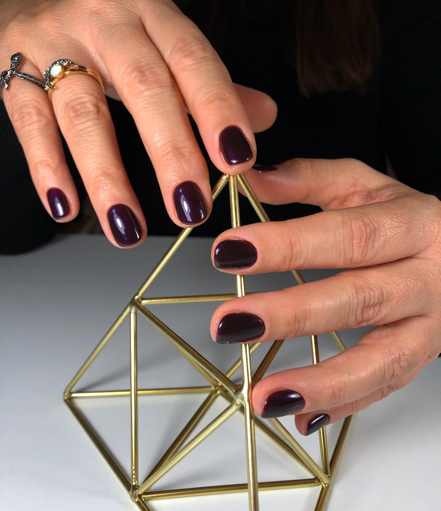 Shellac Plum Paisley לק ג'ל היפואלרגני בצבע סגול חציל מטאלי אטום ...