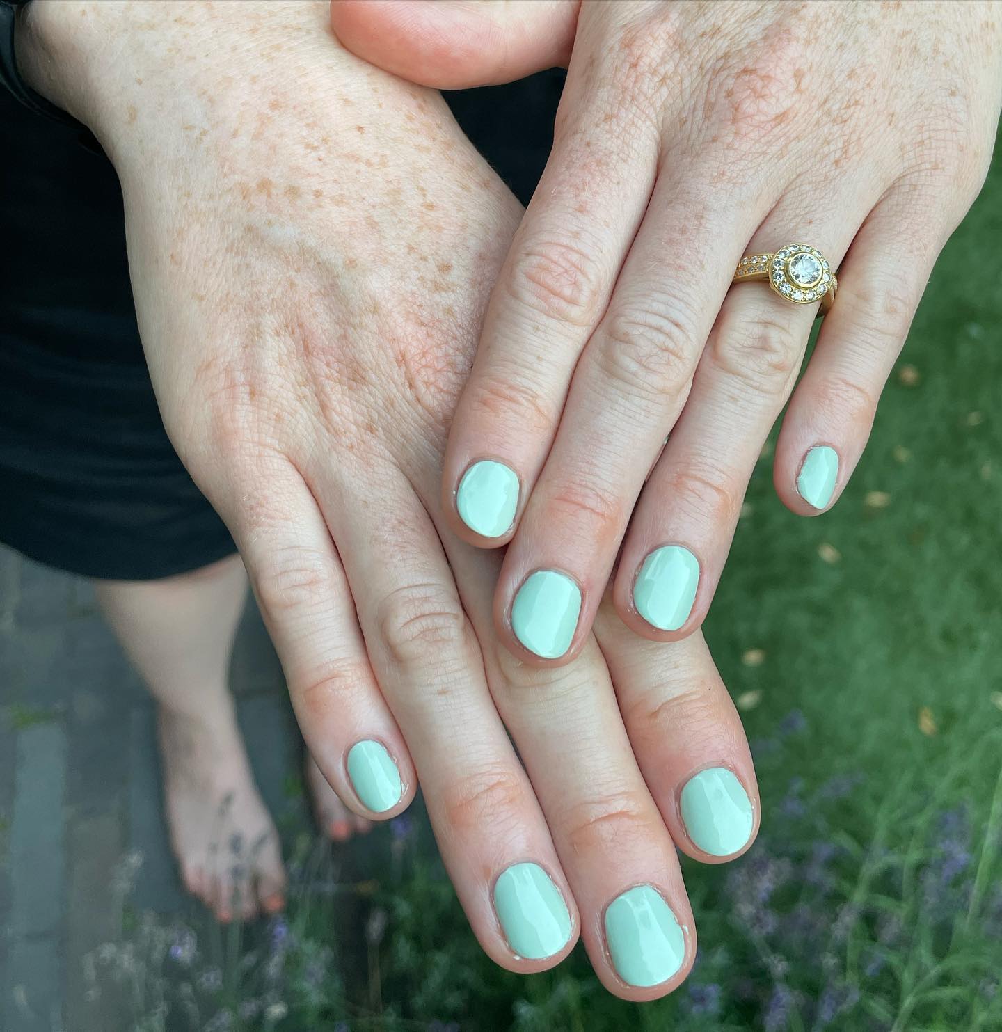 Shellac Mint Convertible-לק ג'ל היפואלרגני בצבע ירוק מנטה פסטלי אטום ...