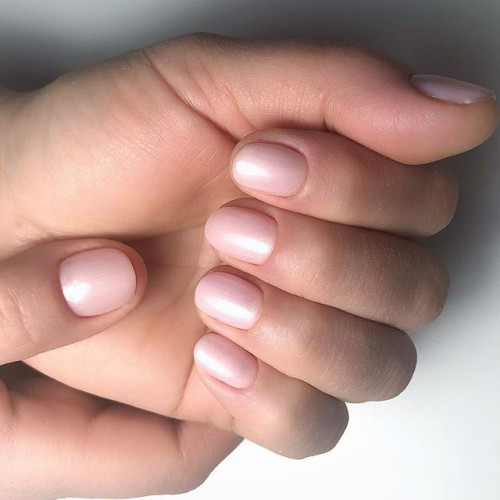 Shellac Strawberry Smoothie לק ג'ל היפואלרגני בצבע ורוד פנינתי מטאלי חצי שקוף | לק ג'ל ...