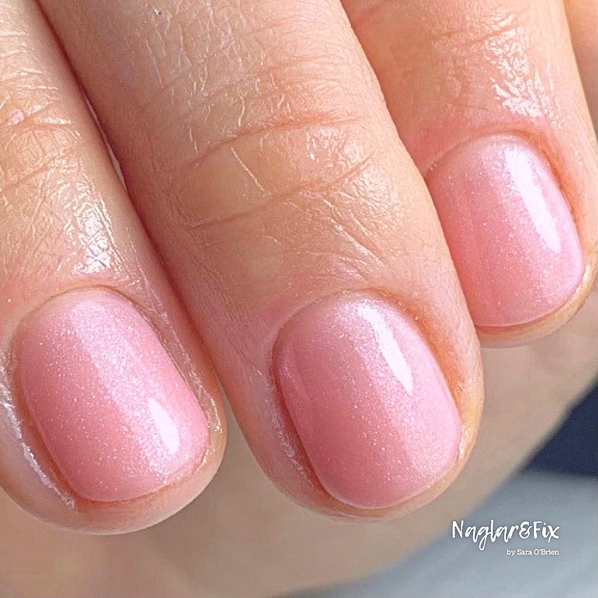Shellac Grapefruit Sparkle לק ג'ל היפואלרגני בצבע ורוד עדין מנצנץ חצי ...