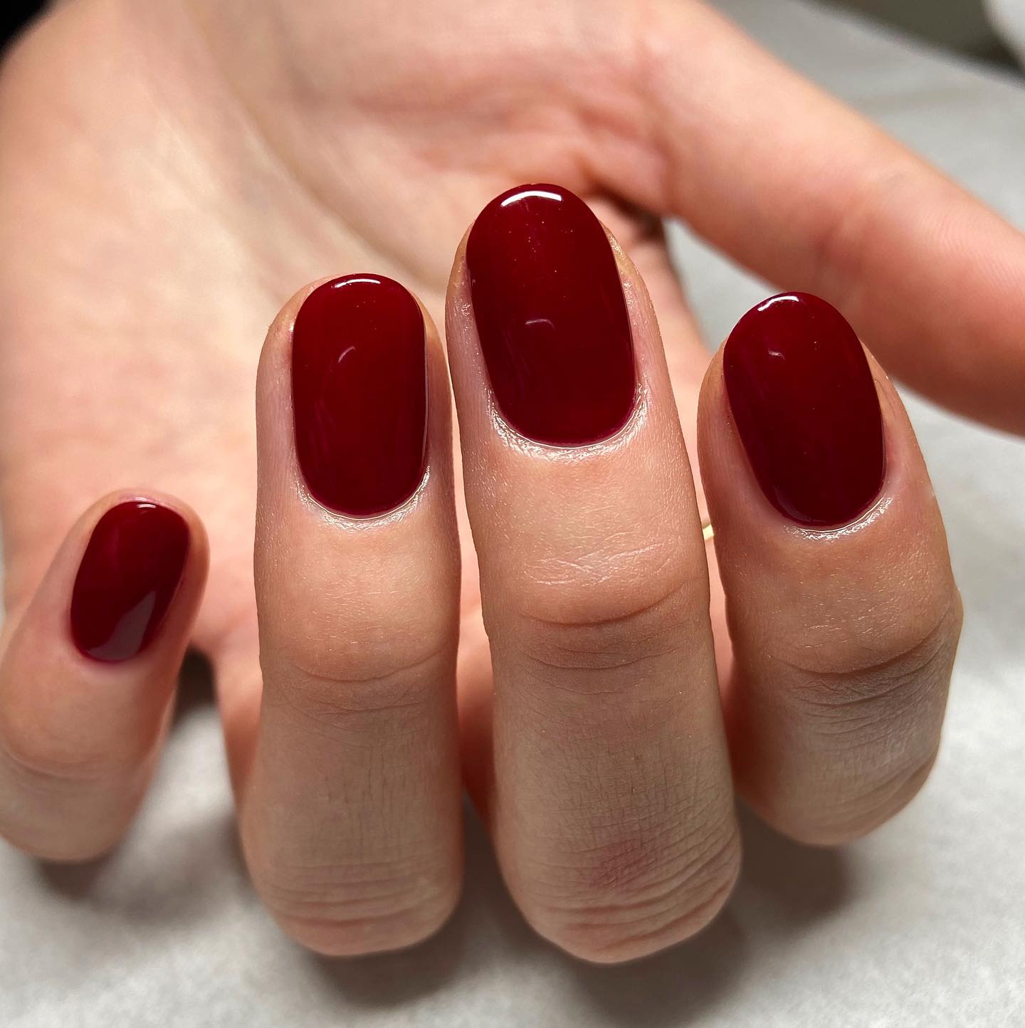 Shellac Rouge Rite לק ג'ל היפואלרגני בצבע בורדו סגלגל אטום | לק ג'ל ...
