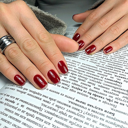 Shellac Rouge Rite לק ג'ל היפואלרגני בצבע בורדו סגלגל אטום | לק ג'ל ...