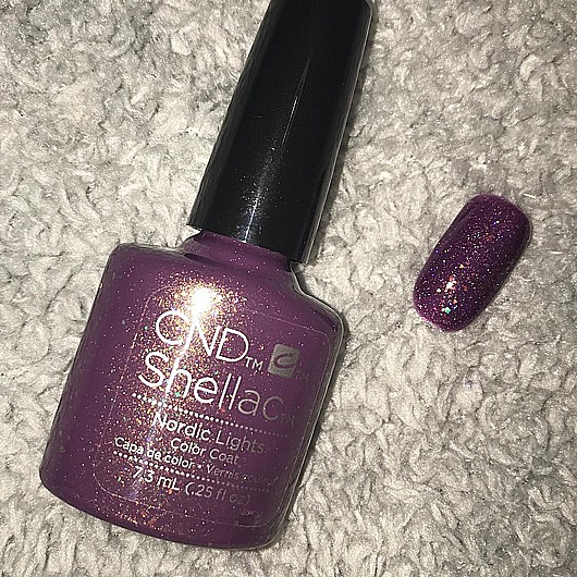 Shellac Nordic Lights לק ג'ל היפואלרגני בצבע סגול כהה מנצנץ חצי שקוף ...