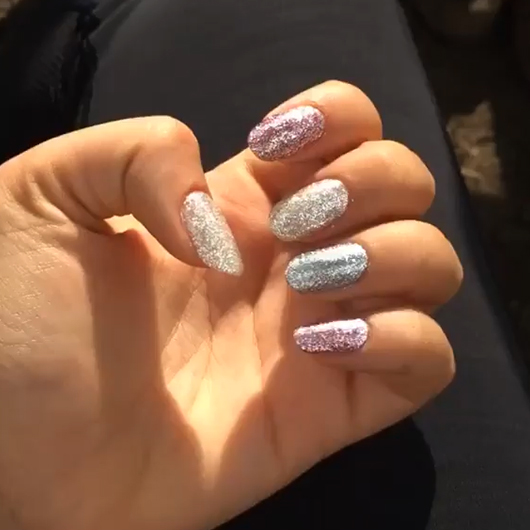 Shellac Blushing Topaz-לק ג'ל היפואלרגני בצבע ורוד מנצנץ חצי שקוף | לק ...