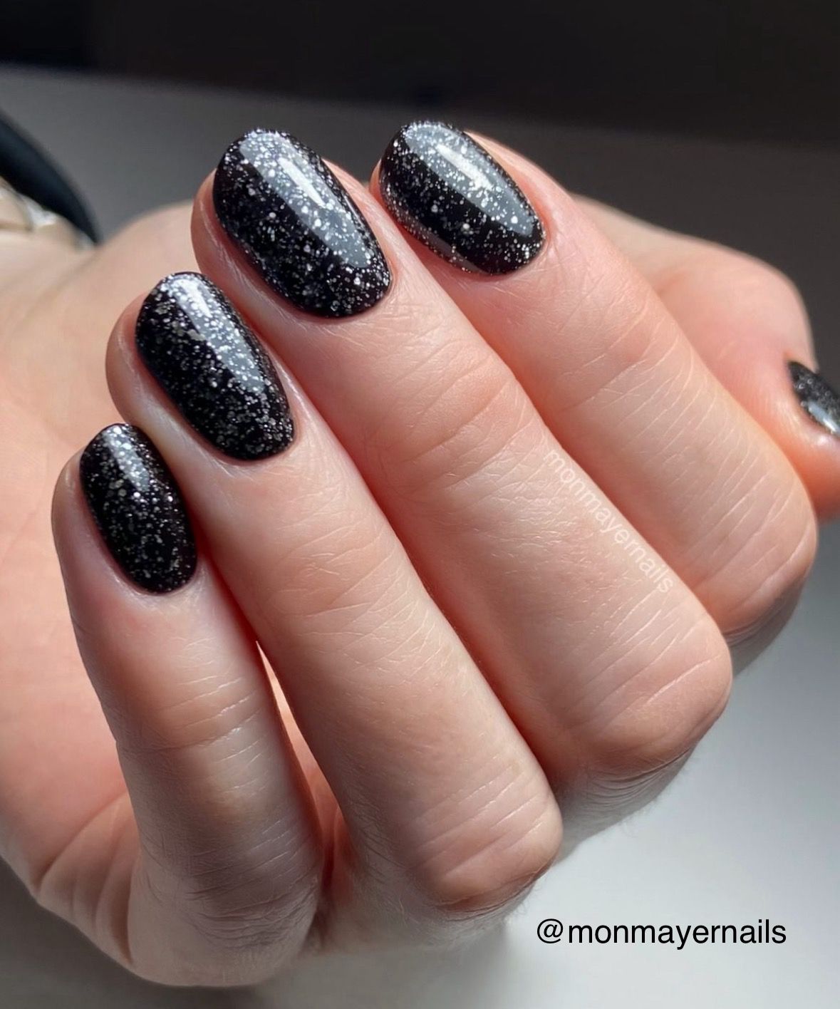 Shellac Dark Diamonds-לק ג'ל היפואלרגני בצבע שחור מנצנץ אטום | לק ג'ל ...
