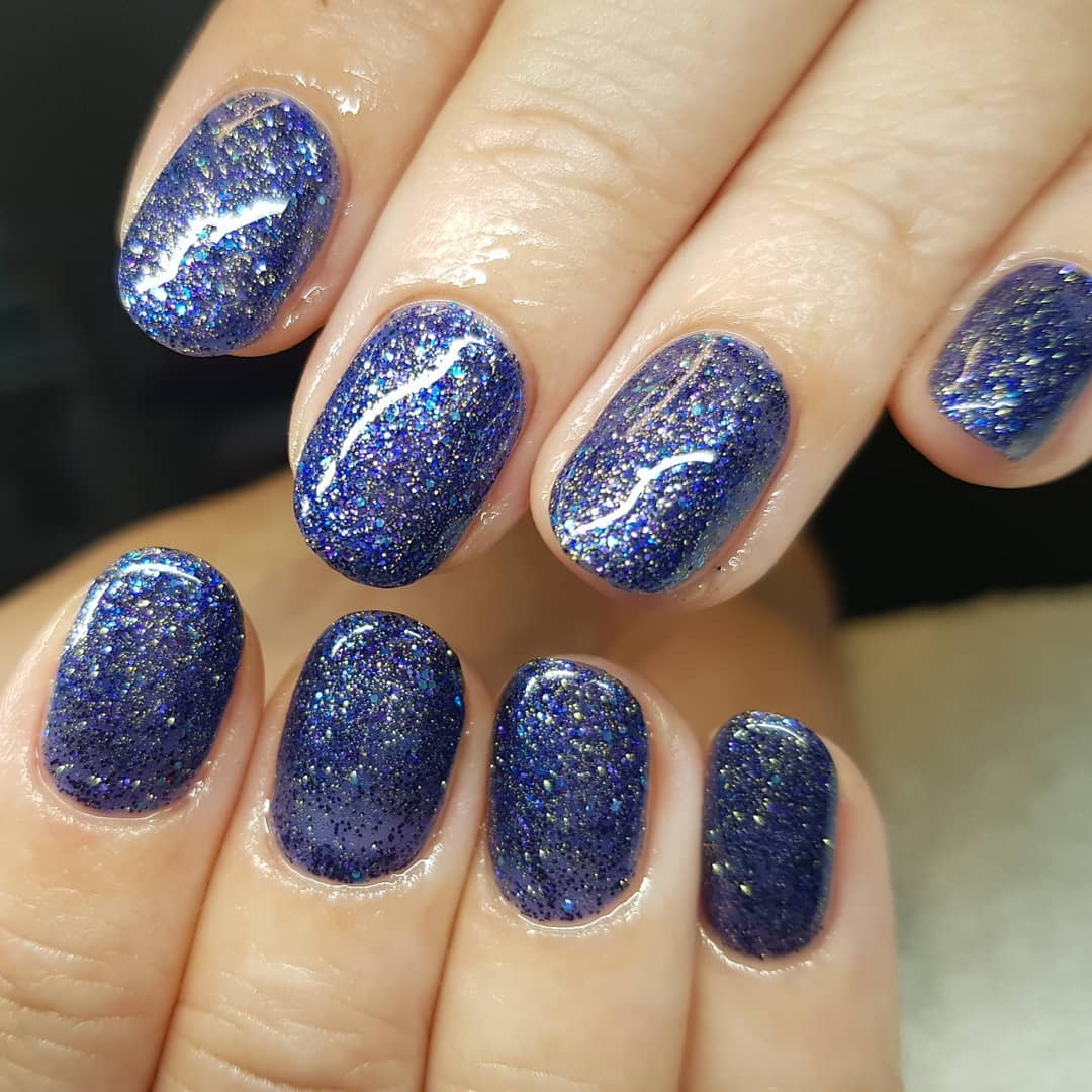 Shellac Starry Sapphire לק ג'ל היפואלרגני בצבע כחול עמוק מנצנץ אטום ...